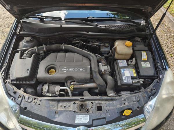 Black Opel Astra 2008 in Mazeikiai, with an engine capacity of 1.69 L and mileage of 178 thousand km for 1200 €, photo 8 on AUTOMOTO.COM.LV