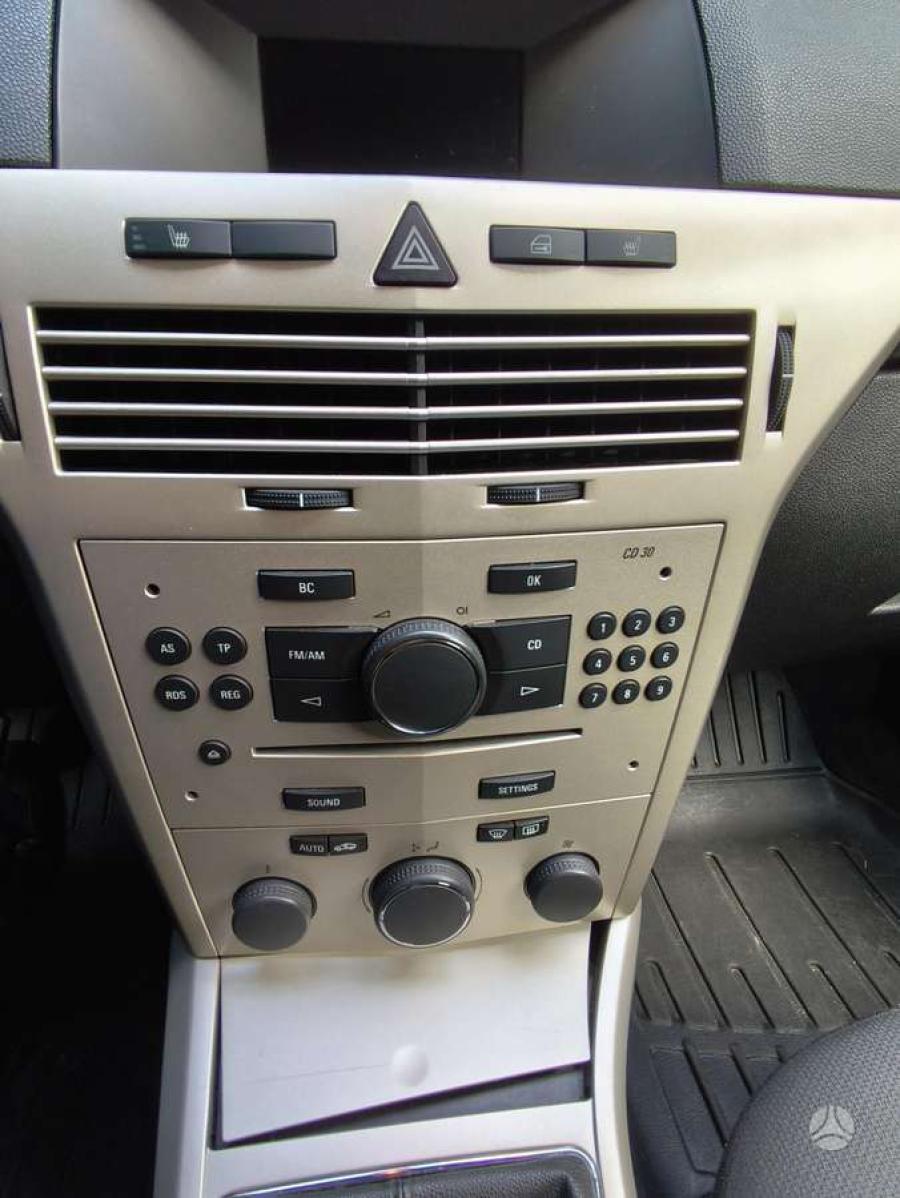 Black Opel Astra 2008 in Mazeikiai, with an engine capacity of 1.69 L and mileage of 178 thousand km for 1200 €, photo 14 on AUTOMOTO.COM.LV