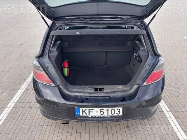 Melns Opel Astra 2008 Rēzekne, ar dzinēja tilpumu 1.90 L un nobraukumu 206 tūkst. km par 2500 €, foto 4 vietnē AUTOMOTO.COM.LV