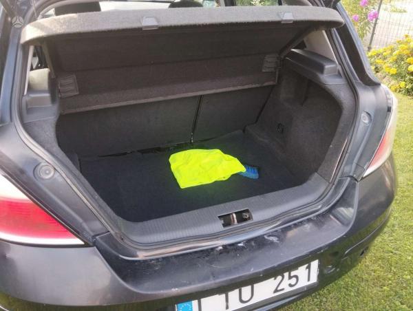 Melns Opel Astra 2008 Trakai, ar dzinēja tilpumu 1.69 L un nobraukumu 280 tūkst. km par 1360 €, foto 8 vietnē AUTOMOTO.COM.LV