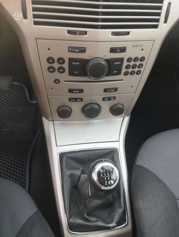 Melns Opel Astra 2008 Trakai, ar dzinēja tilpumu 1.69 L un nobraukumu 280 tūkst. km par 1360 €, foto 9 vietnē AUTOMOTO.COM.LV