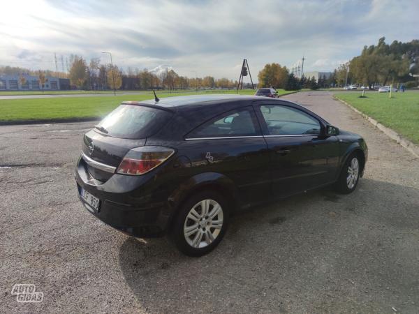 Black Opel Astra 2008 in Kaunas, with an engine capacity of 1.70 L and mileage of 258 thousand km for 1700 €, photo 5 on AUTOMOTO.COM.LV