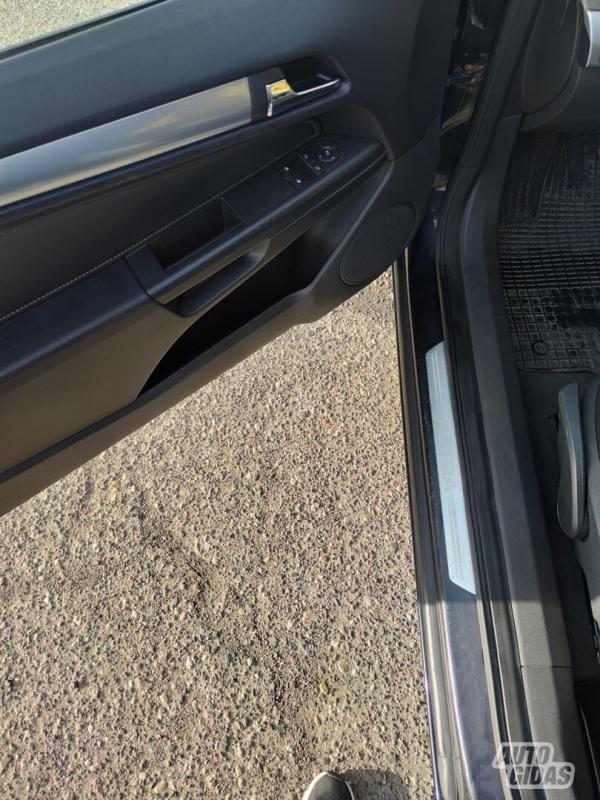 Black Opel Astra 2008 in Kaunas, with an engine capacity of 1.70 L and mileage of 258 thousand km for 1700 €, photo 8 on AUTOMOTO.COM.LV