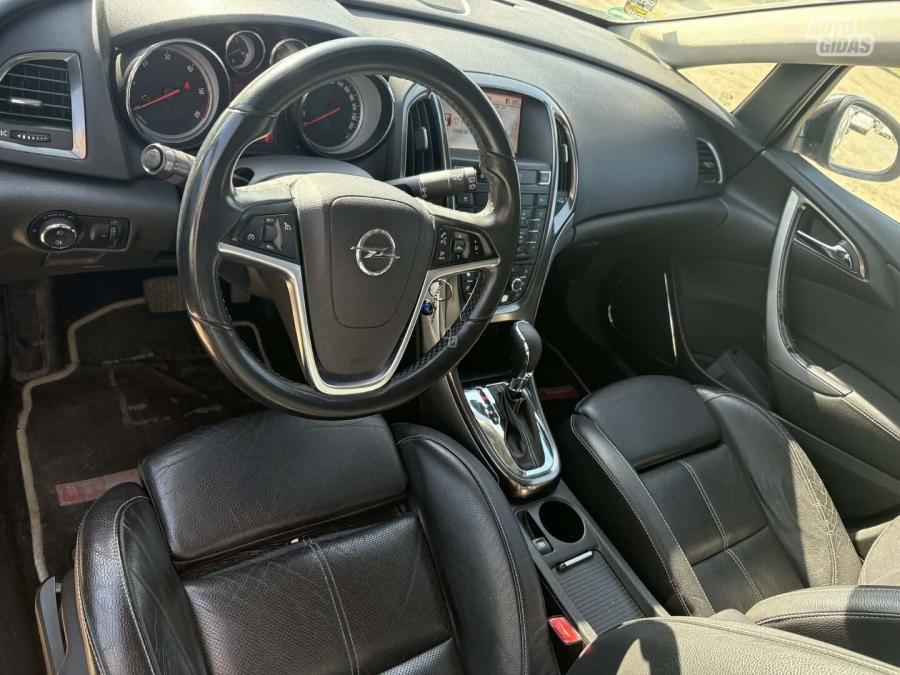 Black Opel Astra 2009 in Vilnius, with an engine capacity of 2.00 L and mileage of 274 thousand km for 3800 €, photo 6 on AUTOMOTO.COM.LV
