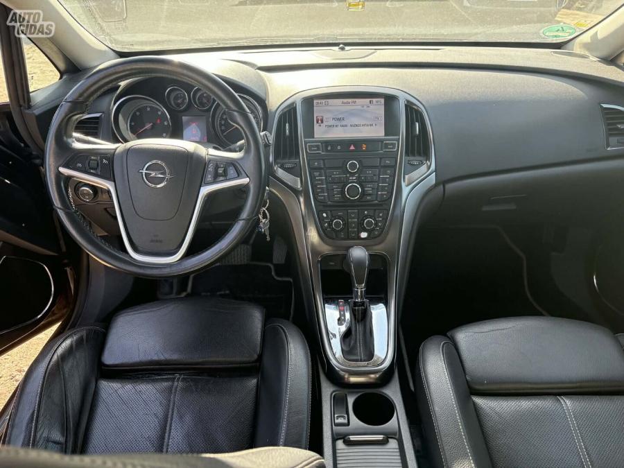 Black Opel Astra 2009 in Vilnius, with an engine capacity of 2.00 L and mileage of 274 thousand km for 3800 €, photo 7 on AUTOMOTO.COM.LV