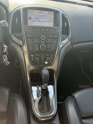 Black Opel Astra 2009 in Vilnius, with an engine capacity of 2.00 L and mileage of 274 thousand km for 3800 €, photo 8 on AUTOMOTO.COM.LV