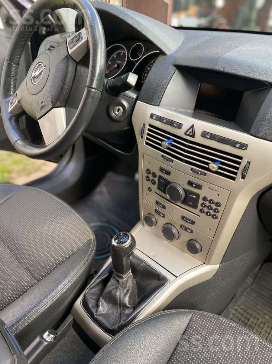 Melns Opel Astra 2009 Krāslava, ar dzinēja tilpumu 1.90 L un nobraukumu 0 tūkst. km par 2200 €, foto 8 vietnē AUTOMOTO.COM.LV