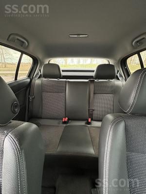Black Opel Astra 2009 in Tukums, with an engine capacity of 1.90 L and mileage of 340 thousand km for 2200 €, photo 10 on AUTOMOTO.COM.LV