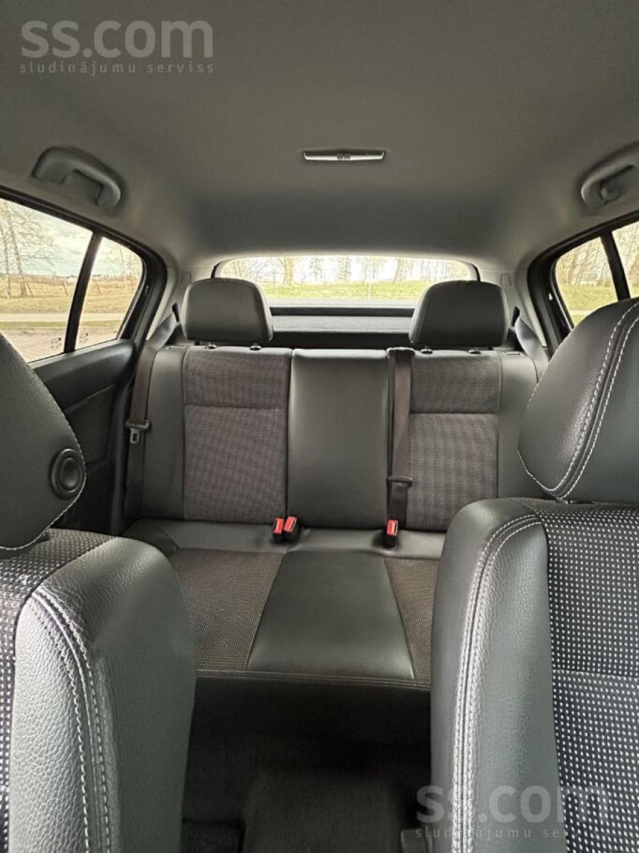 Black Opel Astra 2009 in Tukums, with an engine capacity of 1.90 L and mileage of 340 thousand km for 2200 €, photo 10 on AUTOMOTO.COM.LV