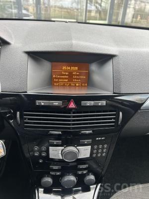 Black Opel Astra 2009 in Tukums, with an engine capacity of 1.90 L and mileage of 340 thousand km for 2200 €, photo 12 on AUTOMOTO.COM.LV