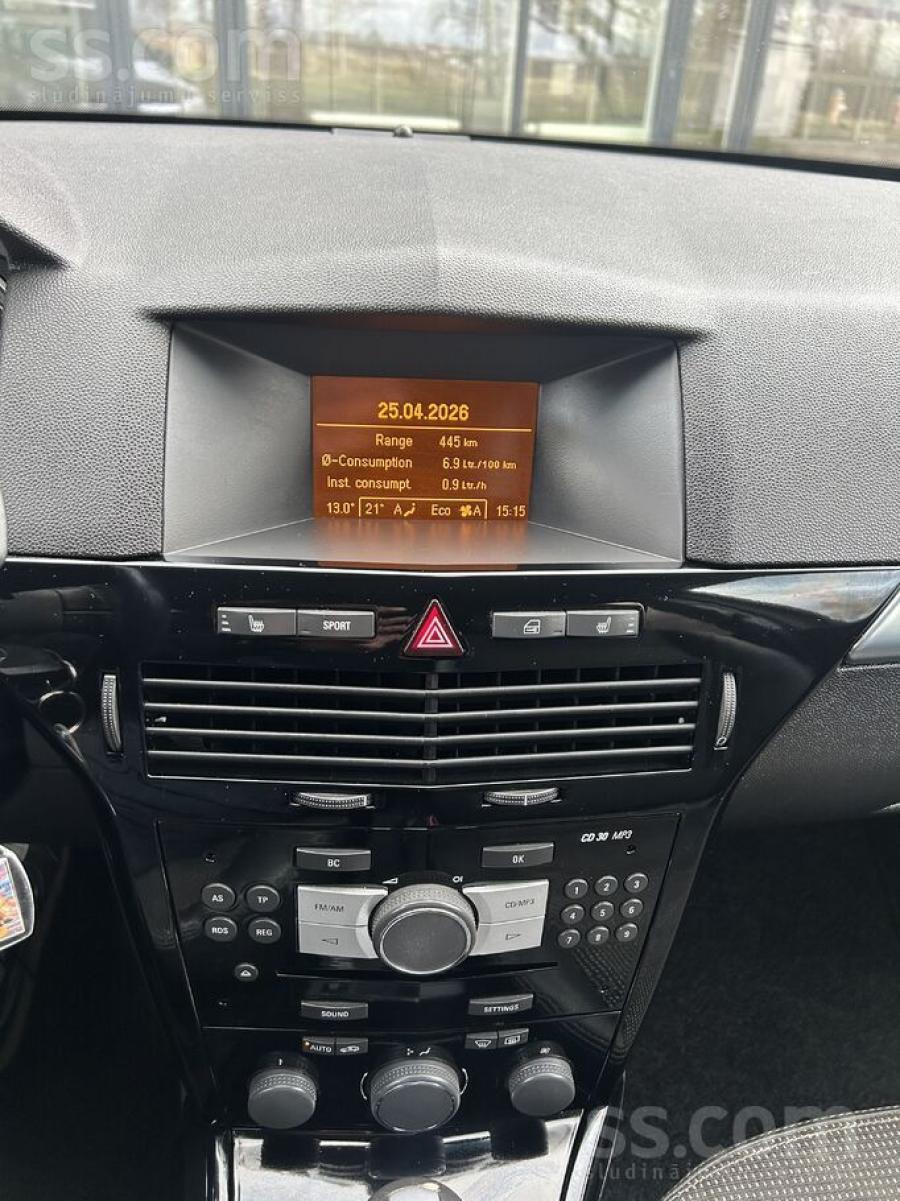 Black Opel Astra 2009 in Tukums, with an engine capacity of 1.90 L and mileage of 340 thousand km for 2200 €, photo 12 on AUTOMOTO.COM.LV