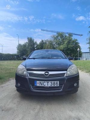 Black Opel Astra 2009 in Vilnius, with an engine capacity of 1.91 L and mileage of 240 thousand km for 700 €, photo  on AUTOMOTO.COM.LV