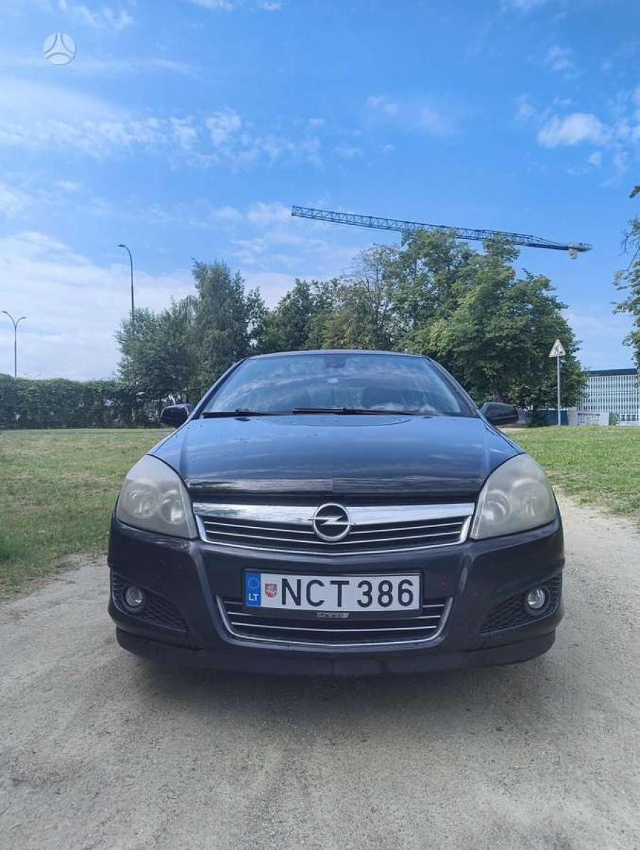 Melns Opel Astra 2009 Viļņa, ar dzinēja tilpumu 1.91 L un nobraukumu 240 tūkst. km par 700 €, foto 1 vietnē AUTOMOTO.COM.LV