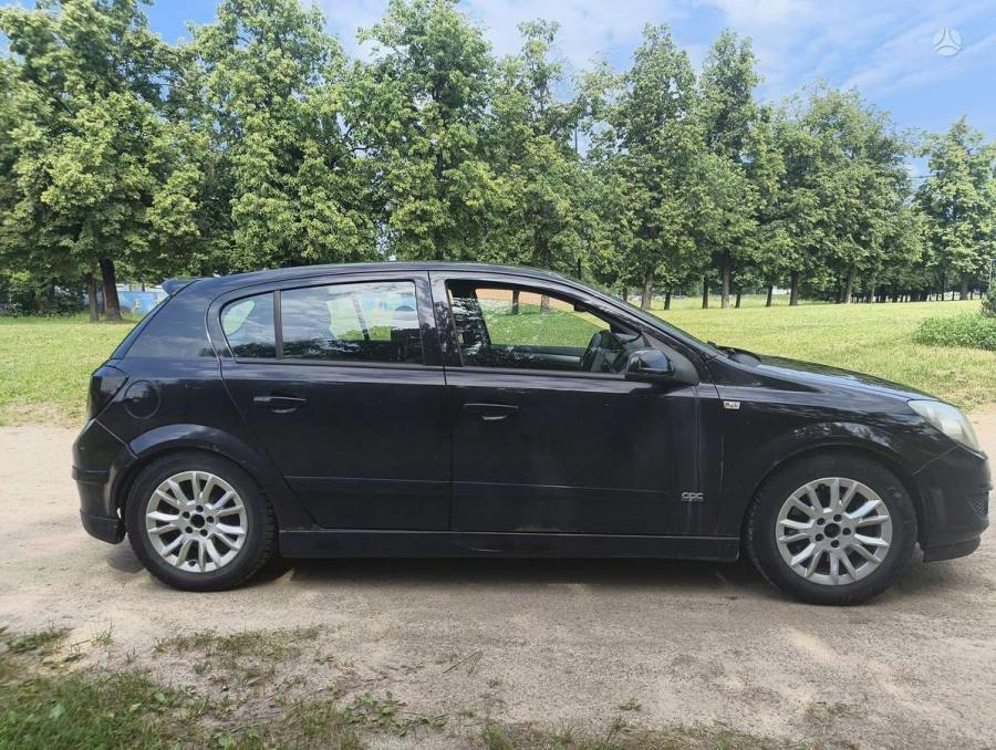Melns Opel Astra 2009 Viļņa, ar dzinēja tilpumu 1.91 L un nobraukumu 240 tūkst. km par 700 €, foto 4 vietnē AUTOMOTO.COM.LV