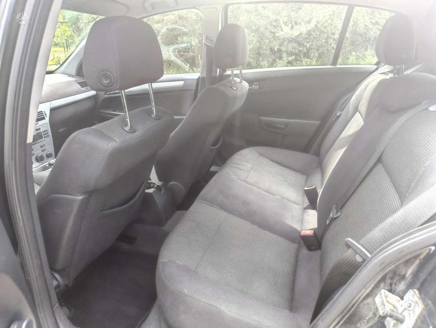 Melns Opel Astra 2009 Viļņa, ar dzinēja tilpumu 1.91 L un nobraukumu 240 tūkst. km par 700 €, foto 8 vietnē AUTOMOTO.COM.LV