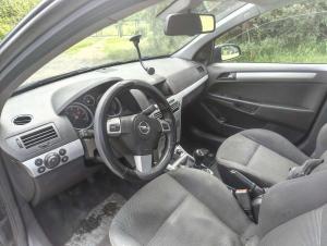 Melns Opel Astra 2009 Viļņa, ar dzinēja tilpumu 1.91 L un nobraukumu 240 tūkst. km par 700 €, foto 9 vietnē AUTOMOTO.COM.LV
