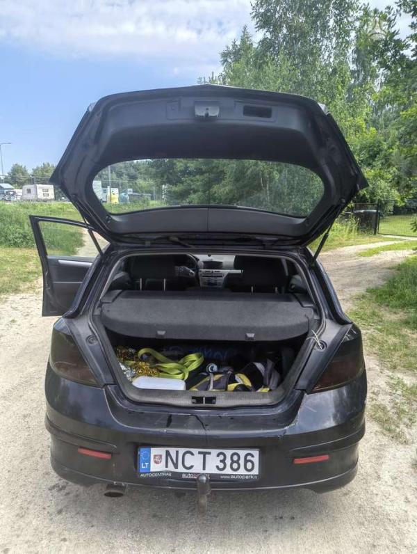Black Opel Astra 2009 in Vilnius, with an engine capacity of 1.91 L and mileage of 240 thousand km for 700 €, photo 9 on AUTOMOTO.COM.LV