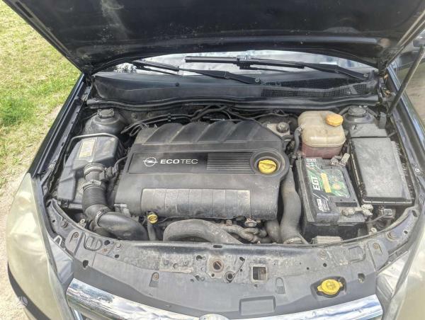 Black Opel Astra 2009 in Vilnius, with an engine capacity of 1.91 L and mileage of 240 thousand km for 700 €, photo 10 on AUTOMOTO.COM.LV