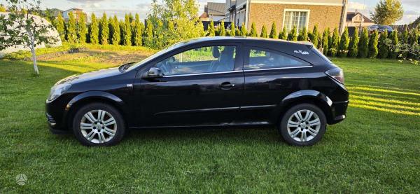 Black Opel Astra 2009 in Vilnius, with an engine capacity of 1.60 L and mileage of 188 thousand km for 850 €, photo 8 on AUTOMOTO.COM.LV