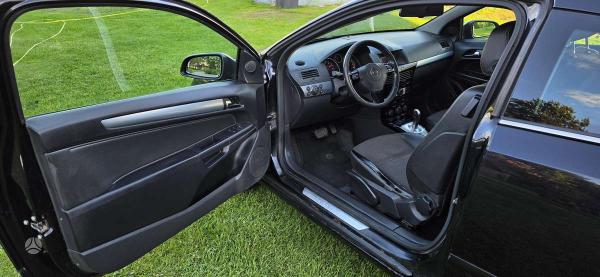 Black Opel Astra 2009 in Vilnius, with an engine capacity of 1.60 L and mileage of 188 thousand km for 850 €, photo 10 on AUTOMOTO.COM.LV