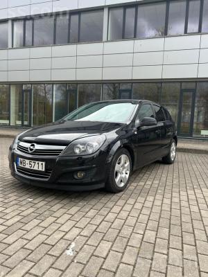Black Opel Astra 2009 in Tukums, with an engine capacity of 1.90 L and mileage of 340 thousand km for 2200 €, photo  on AUTOMOTO.COM.LV
