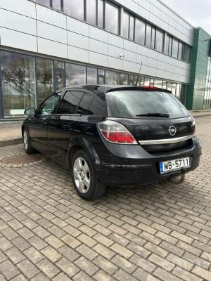Melns Opel Astra 2009 Tukums, ar dzinēja tilpumu 1.90 L un nobraukumu 340 tūkst. km par 2200 €, foto 4 vietnē AUTOMOTO.COM.LV