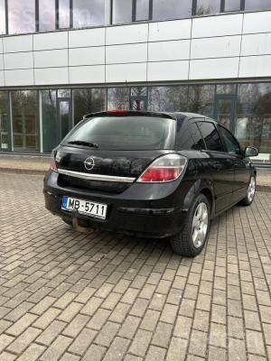 Melns Opel Astra 2009 Tukums, ar dzinēja tilpumu 1.90 L un nobraukumu 340 tūkst. km par 2200 €, foto 5 vietnē AUTOMOTO.COM.LV