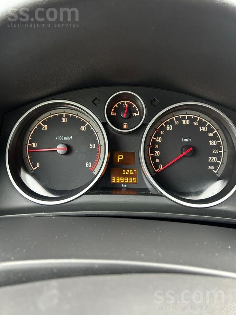 Melns Opel Astra 2009 Tukums, ar dzinēja tilpumu 1.90 L un nobraukumu 340 tūkst. km par 2200 €, foto 8 vietnē AUTOMOTO.COM.LV