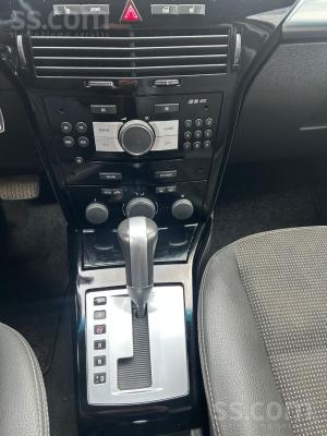 Melns Opel Astra 2009 Tukums, ar dzinēja tilpumu 1.90 L un nobraukumu 340 tūkst. km par 2200 €, foto 9 vietnē AUTOMOTO.COM.LV