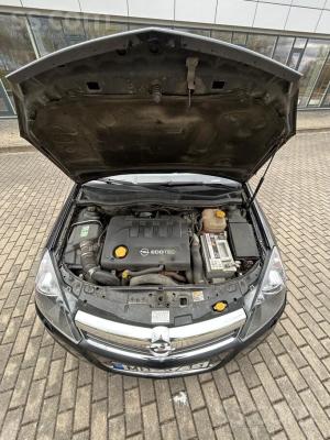 Melns Opel Astra 2009 Tukums, ar dzinēja tilpumu 1.90 L un nobraukumu 340 tūkst. km par 2200 €, foto 10 vietnē AUTOMOTO.COM.LV