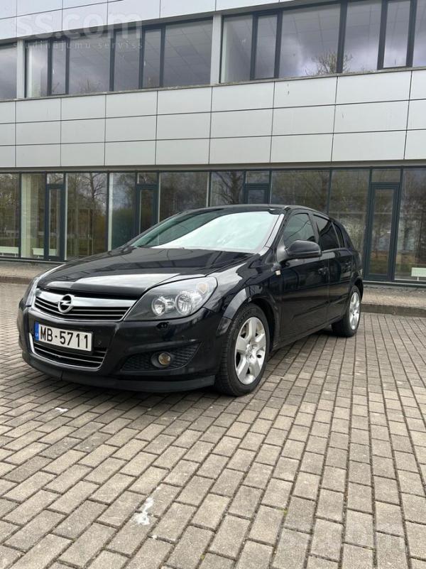 Melns Opel Astra 2009 Tukums, ar dzinēja tilpumu 1.90 L un nobraukumu 340 tūkst. km par 2200 €, foto 1 vietnē AUTOMOTO.COM.LV