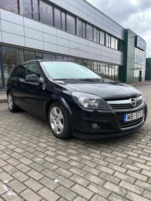 Black Opel Astra 2009 in Tukums, with an engine capacity of 1.90 L and mileage of 340 thousand km for 2200 €, photo 3 on AUTOMOTO.COM.LV