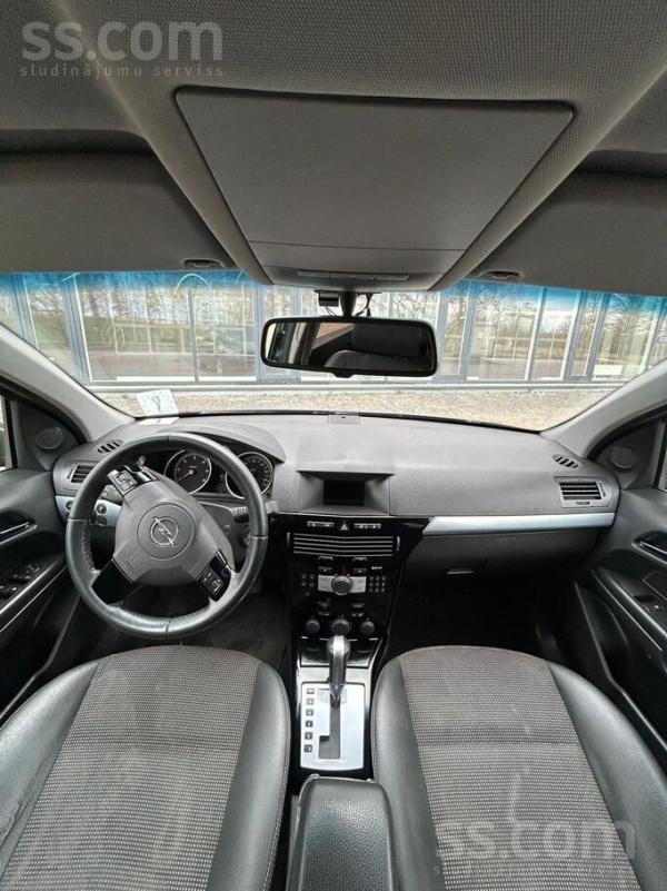 Melns Opel Astra 2009 Tukums, ar dzinēja tilpumu 1.90 L un nobraukumu 340 tūkst. km par 2200 €, foto 5 vietnē AUTOMOTO.COM.LV