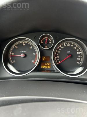 Black Opel Astra 2009 in Tukums, with an engine capacity of 1.90 L and mileage of 340 thousand km for 2200 €, photo 8 on AUTOMOTO.COM.LV