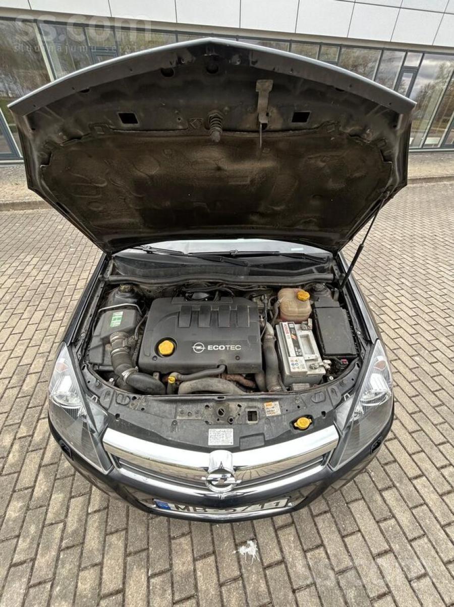 Black Opel Astra 2009 in Tukums, with an engine capacity of 1.90 L and mileage of 340 thousand km for 2200 €, photo 10 on AUTOMOTO.COM.LV