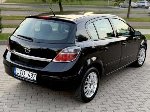 Black Opel Astra 2009 in Vilnius, with an engine capacity of 1.90 L and mileage of 237 thousand km for 3500 €, photo 8 on AUTOMOTO.COM.LV