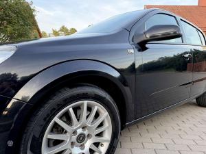 Black Opel Astra 2009 in Vilnius, with an engine capacity of 1.90 L and mileage of 237 thousand km for 3500 €, photo 14 on AUTOMOTO.COM.LV
