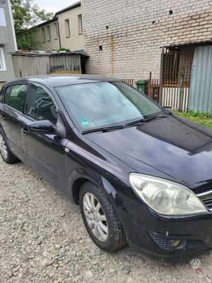 Black Opel Astra 2009 in Kaunas, with an engine capacity of 1.60 L and mileage of 220 thousand km for 1400 €, photo 5 on AUTOMOTO.COM.LV