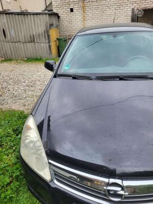 Black Opel Astra 2009 in Kaunas, with an engine capacity of 1.60 L and mileage of 220 thousand km for 1400 €, photo 8 on AUTOMOTO.COM.LV