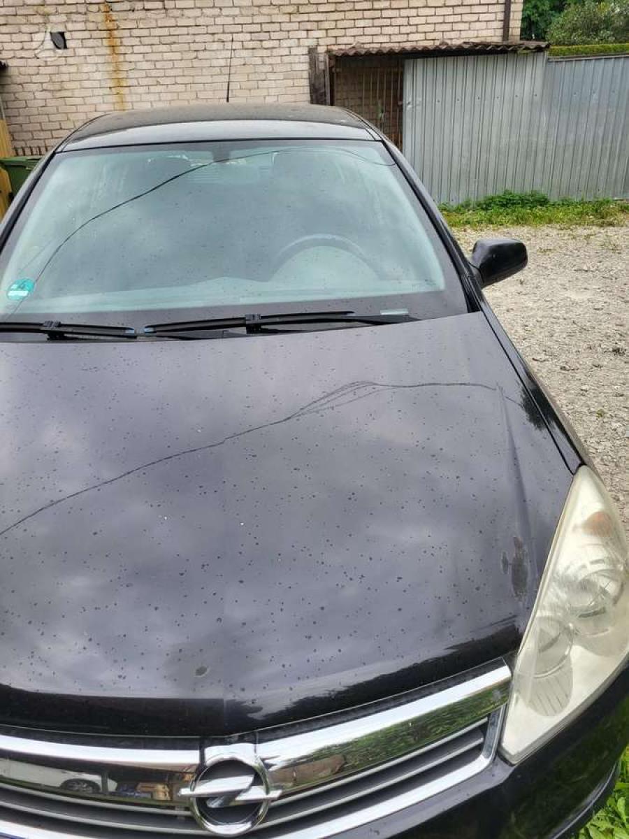 Black Opel Astra 2009 in Kaunas, with an engine capacity of 1.60 L and mileage of 220 thousand km for 1400 €, photo 10 on AUTOMOTO.COM.LV