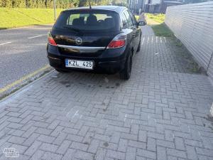 Black Opel Astra 2009 in Vilnius, with an engine capacity of 1.30 L and mileage of 260 thousand km for 1499 €, photo 4 on AUTOMOTO.COM.LV