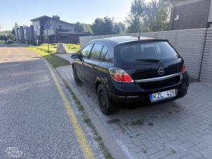 Black Opel Astra 2009 in Vilnius, with an engine capacity of 1.30 L and mileage of 260 thousand km for 1499 €, photo 5 on AUTOMOTO.COM.LV