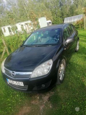 Black Opel Astra 2009 in Vilnius, with an engine capacity of 1.69 L and mileage of 320 thousand km for 1250 €, photo  on AUTOMOTO.COM.LV
