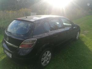 Black Opel Astra 2009 in Vilnius, with an engine capacity of 1.69 L and mileage of 320 thousand km for 1250 €, photo 4 on AUTOMOTO.COM.LV
