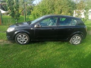 Black Opel Astra 2009 in Vilnius, with an engine capacity of 1.69 L and mileage of 320 thousand km for 1250 €, photo 6 on AUTOMOTO.COM.LV