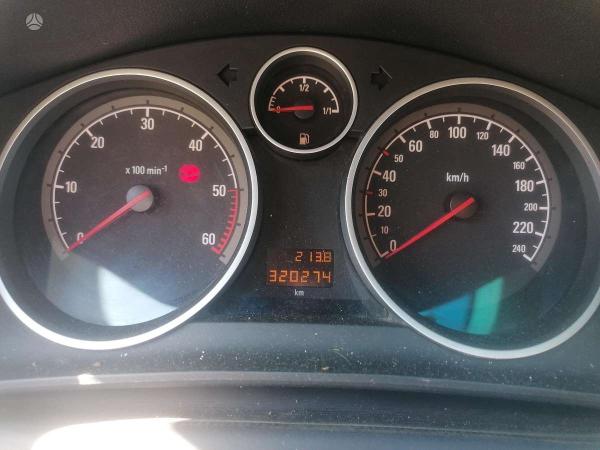 Black Opel Astra 2009 in Vilnius, with an engine capacity of 1.69 L and mileage of 320 thousand km for 1250 €, photo 8 on AUTOMOTO.COM.LV