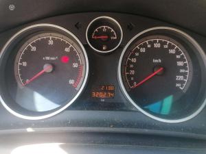 Black Opel Astra 2009 in Vilnius, with an engine capacity of 1.69 L and mileage of 320 thousand km for 1250 €, photo 8 on AUTOMOTO.COM.LV