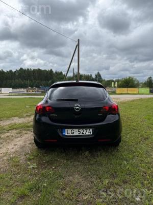 Melns Opel Astra 2010 Rīga, ar dzinēja tilpumu 1.70 L un nobraukumu 274 tūkst. km par 3000 €, foto 4 vietnē AUTOMOTO.COM.LV