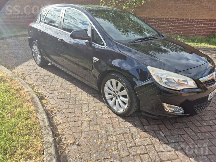 Melns Opel Astra 2010 Rīga, ar dzinēja tilpumu 1.60 L un nobraukumu 155 tūkst. km par 950 €, foto 2 vietnē AUTOMOTO.COM.LV