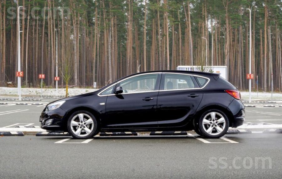 Melns Opel Astra 2010 Rīga, ar dzinēja tilpumu 1.70 L un nobraukumu 332 tūkst. km par 2390 €, foto 4 vietnē AUTOMOTO.COM.LV